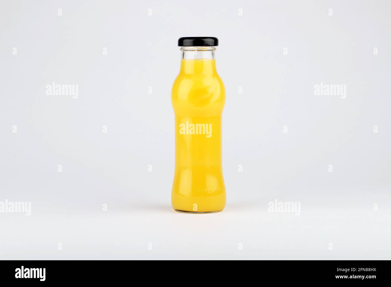 Jus de citron en bouteille Banque de photographies et d’images à haute ...