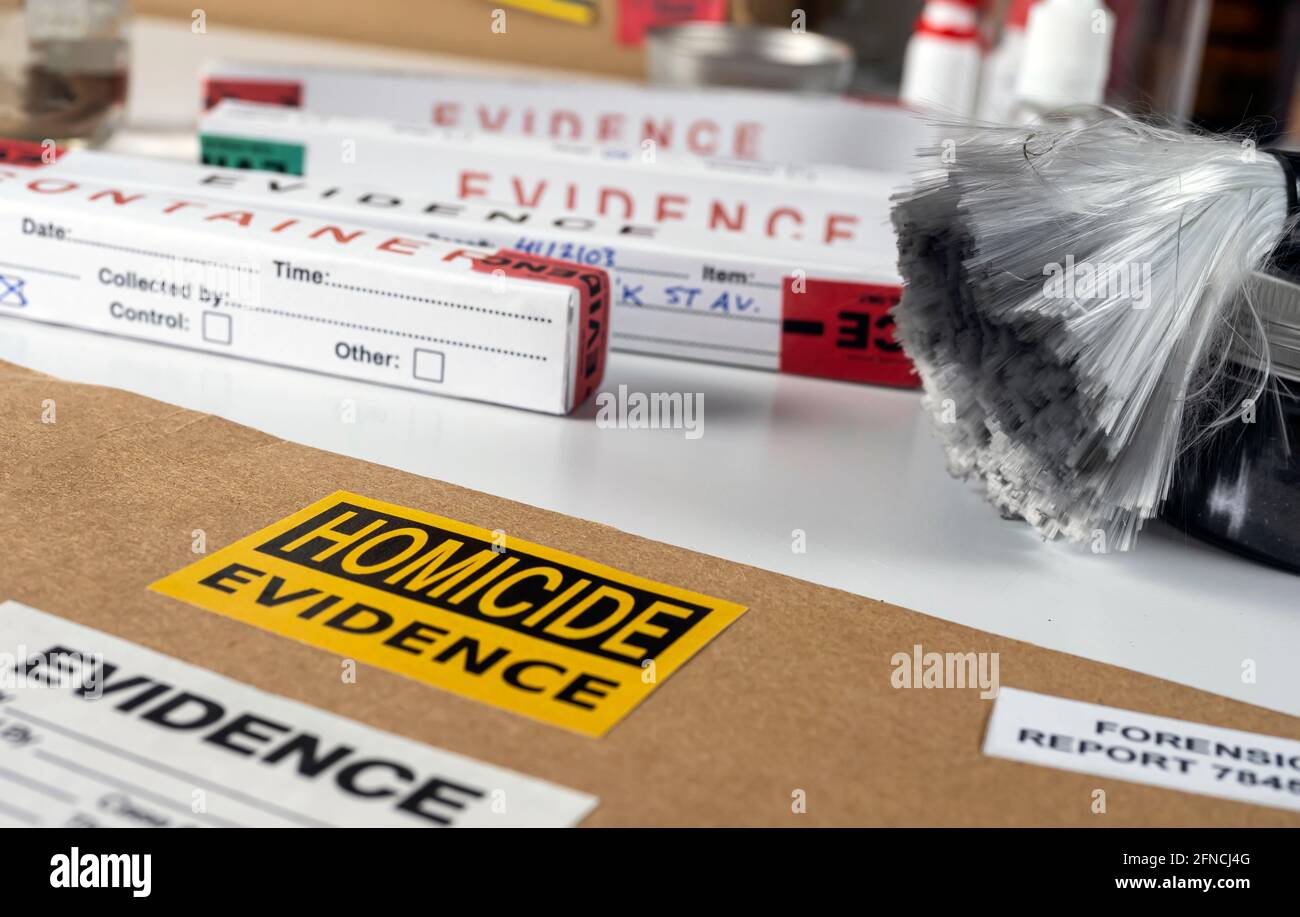 Dossiers et dossier de preuves dans un laboratoire de crime, image ...