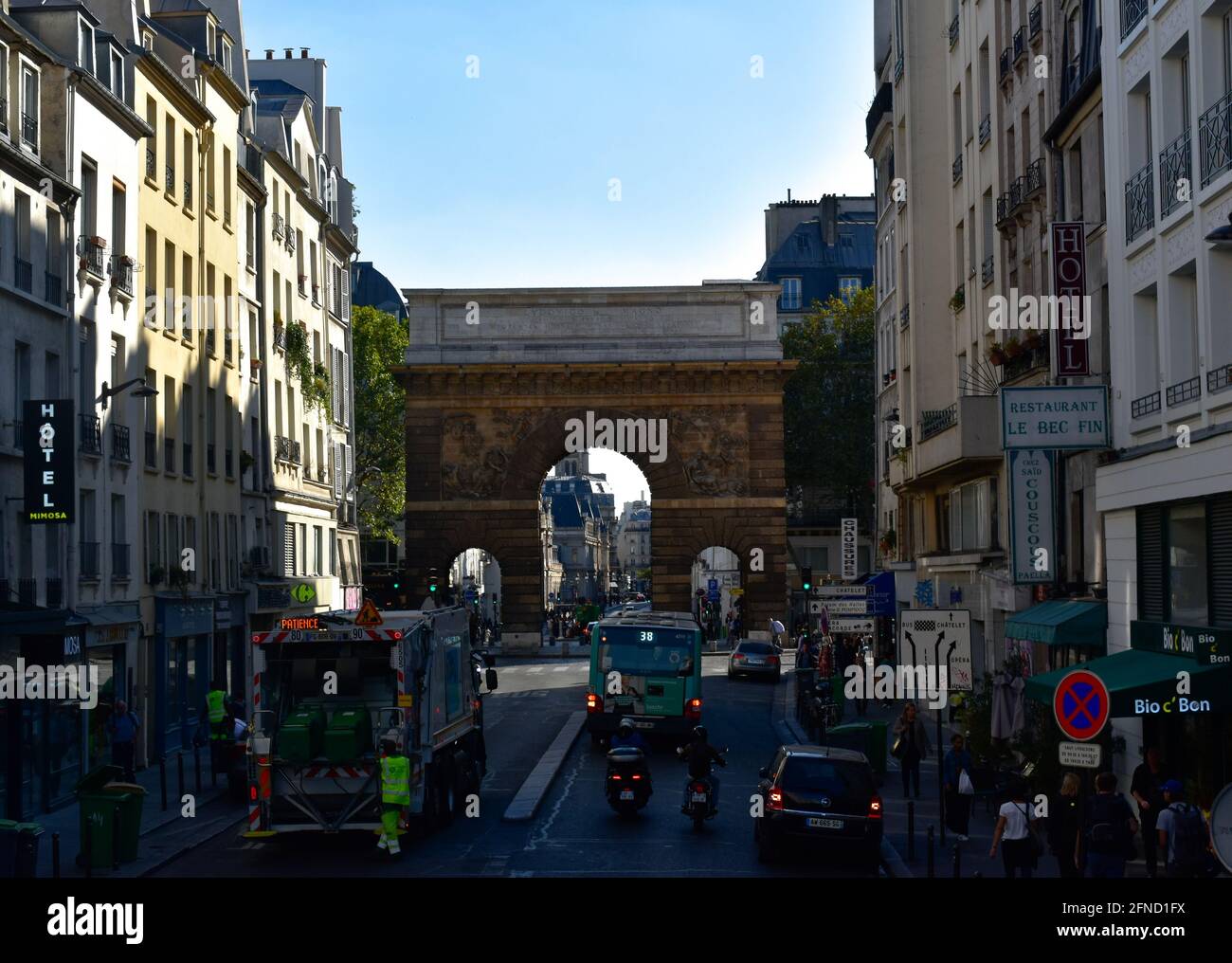 Circulation automobile parisienne Banque de photographies et d’images à ...
