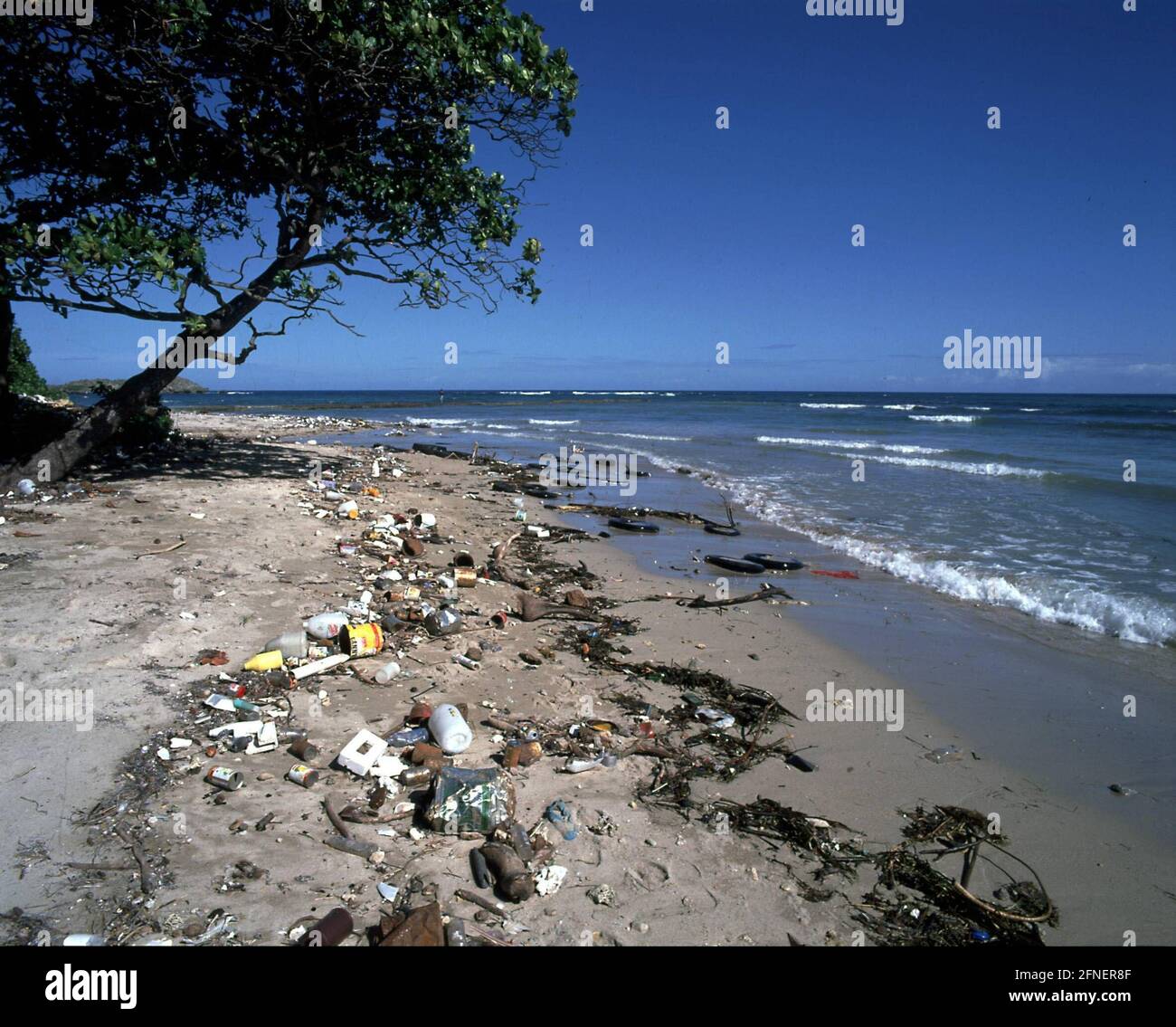 Long beach pollution waste Banque de photographies et d’images à haute ...