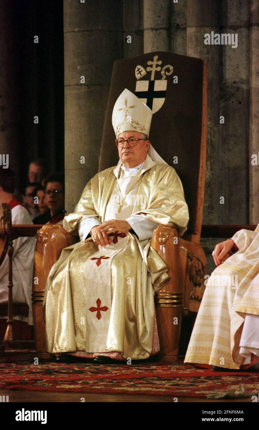 Cardinal angelo sodano Banque de photographies et d’images à haute ...