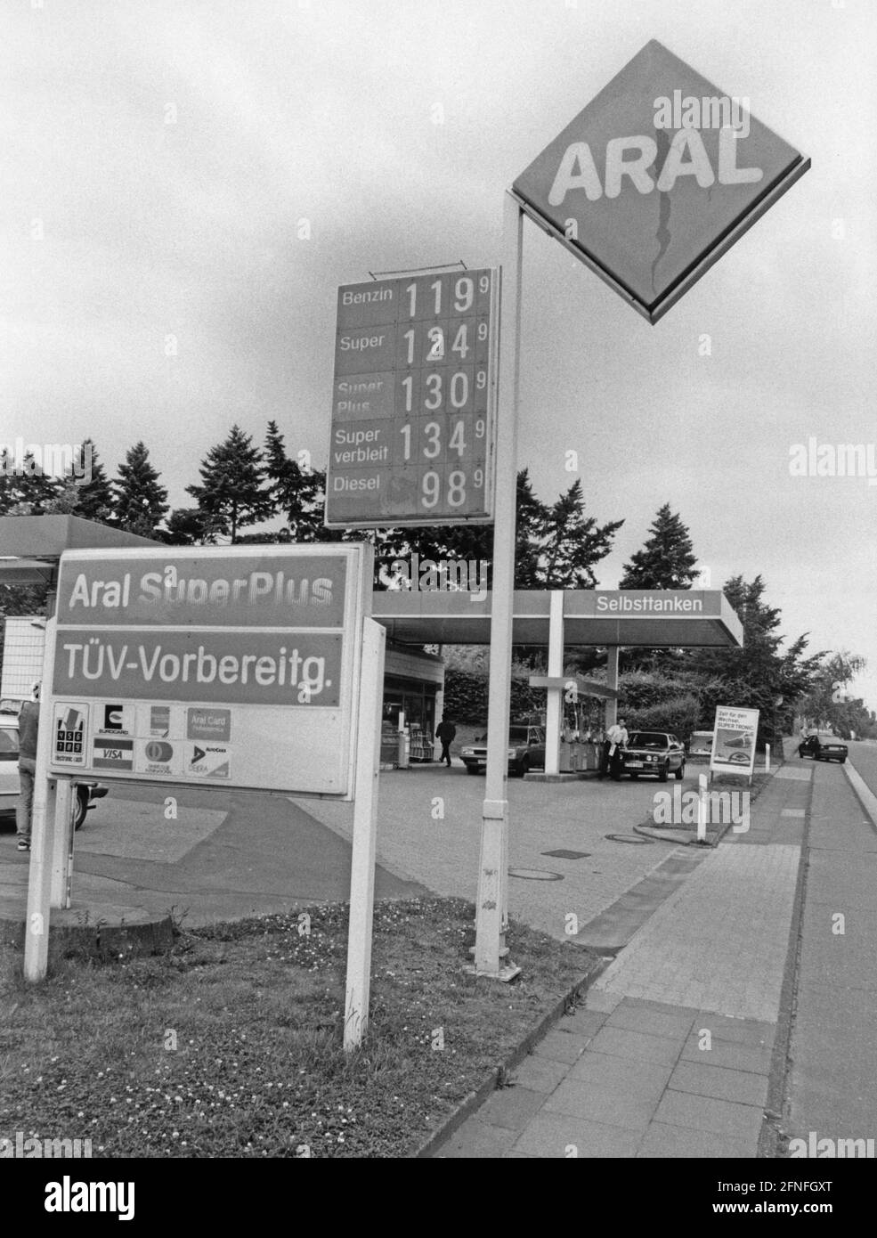 Gas station aral Banque de photographies et d’images à haute résolution ...