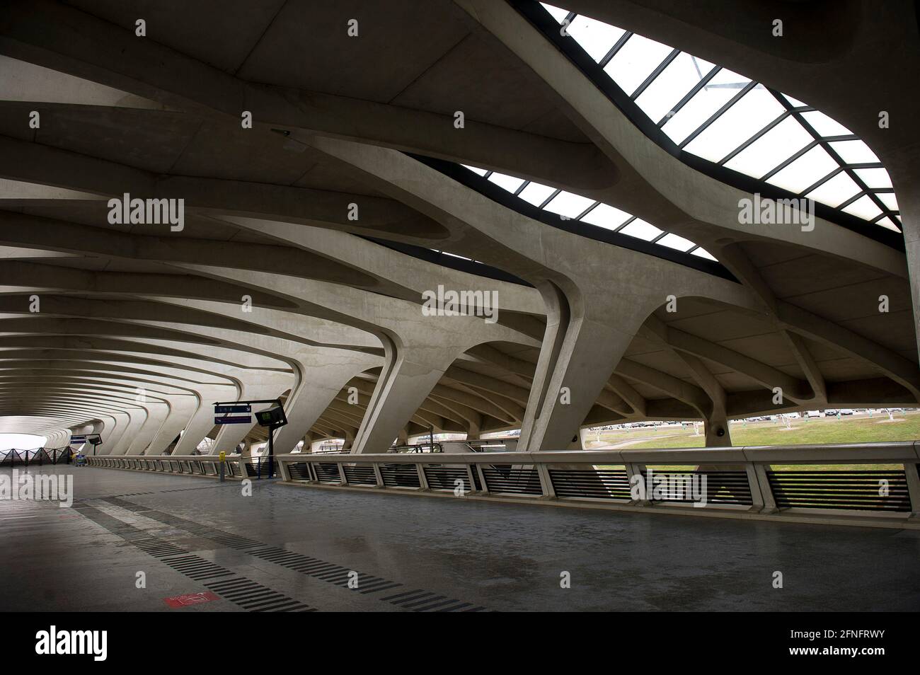 Europe, France, Gare de Satolas (TGV) reliée à l'aéroport de Lyon Saint ...