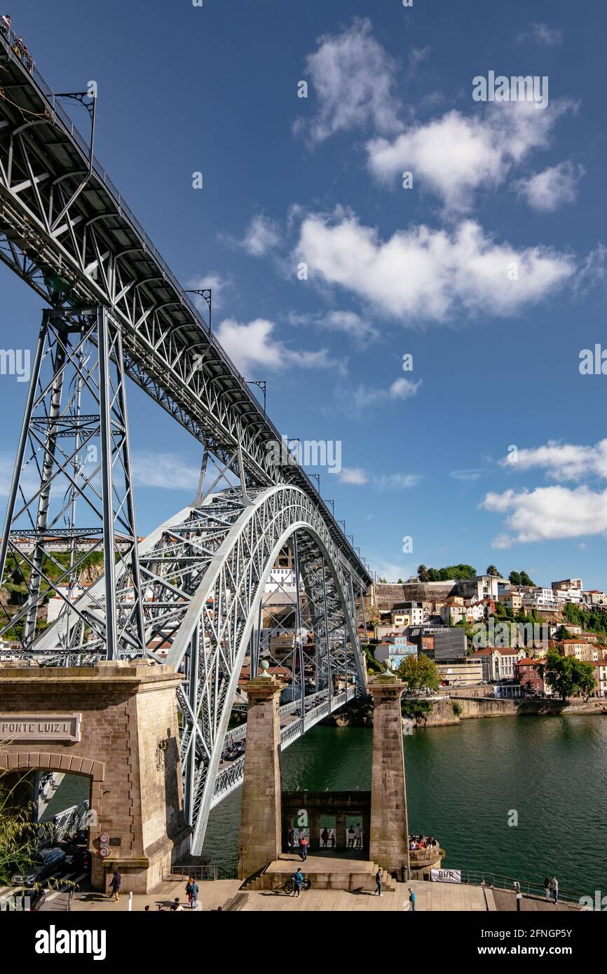 Pont Dom Luís I - pont double-pont en métal arcade que Traverse le ...