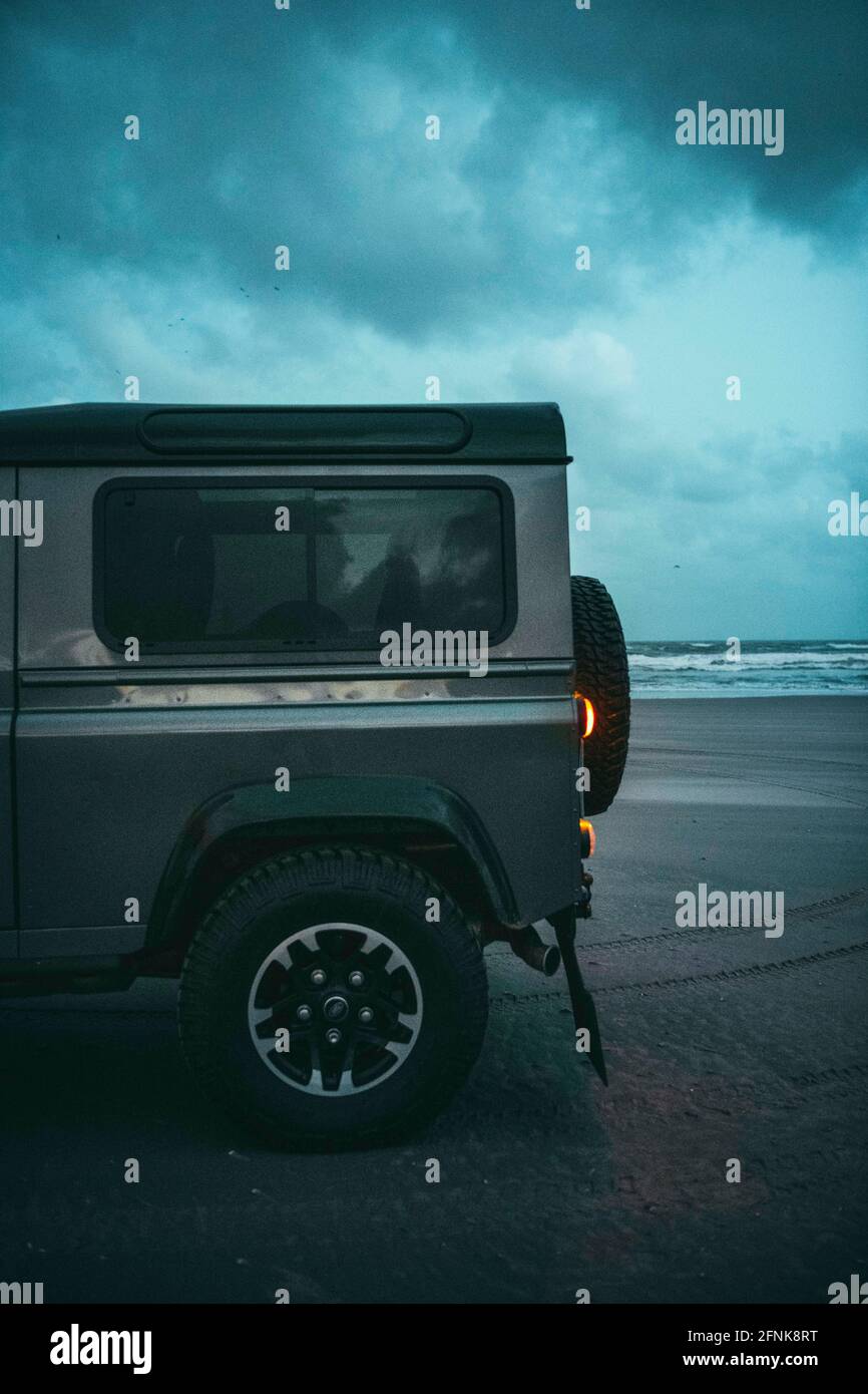 Land rover sur la plage Banque de photographies et d’images à haute ...
