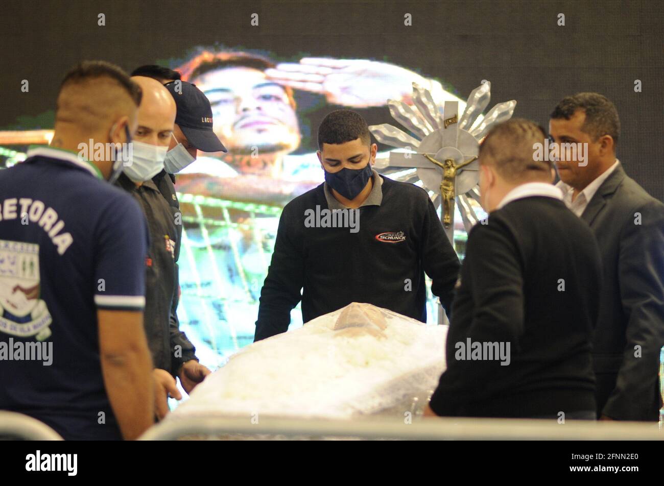 Sao Paulo, Sao Paulo, Brésil. 18 mai 2021. (INT) funéraire du défunt ...