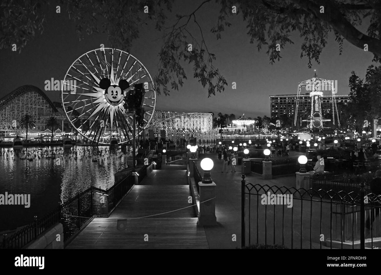 Mickey mouse disneyland Banque d'images noir et blanc - Alamy