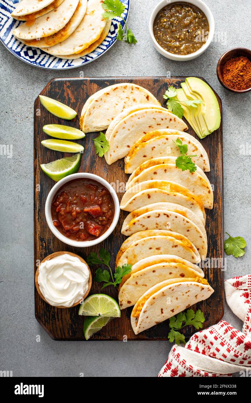 Tacos fromage Banque de photographies et d’images à haute résolution ...