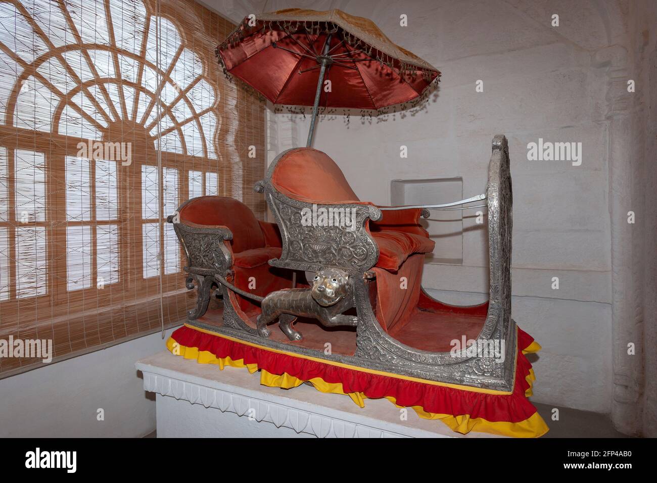 Le palanquin royal exposé dans le fort Mehrangarh de Jodhpur, Rajasthan ...