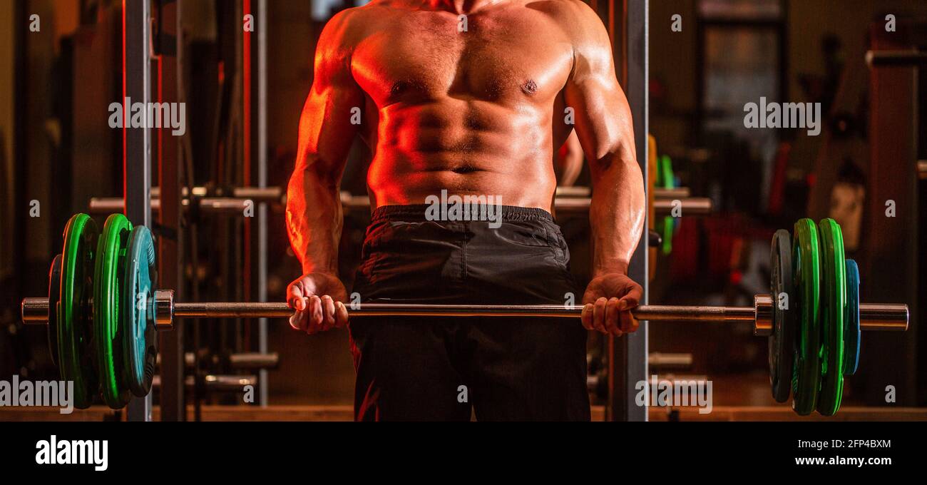 Bodybuilder athlétique homme avec six pack, ABS parfait, épaules ...