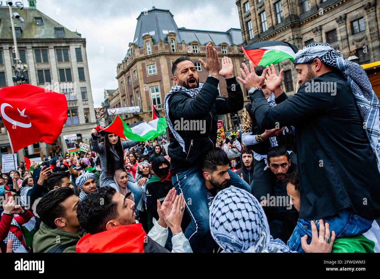 Amsterdam, pays-Bas. 22 mai 2021. Un groupe d'hommes palestiniens est ...