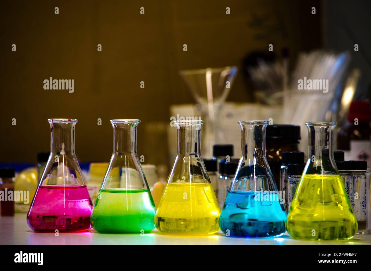 Chimie en solution Banque de photographies et d’images à haute ...