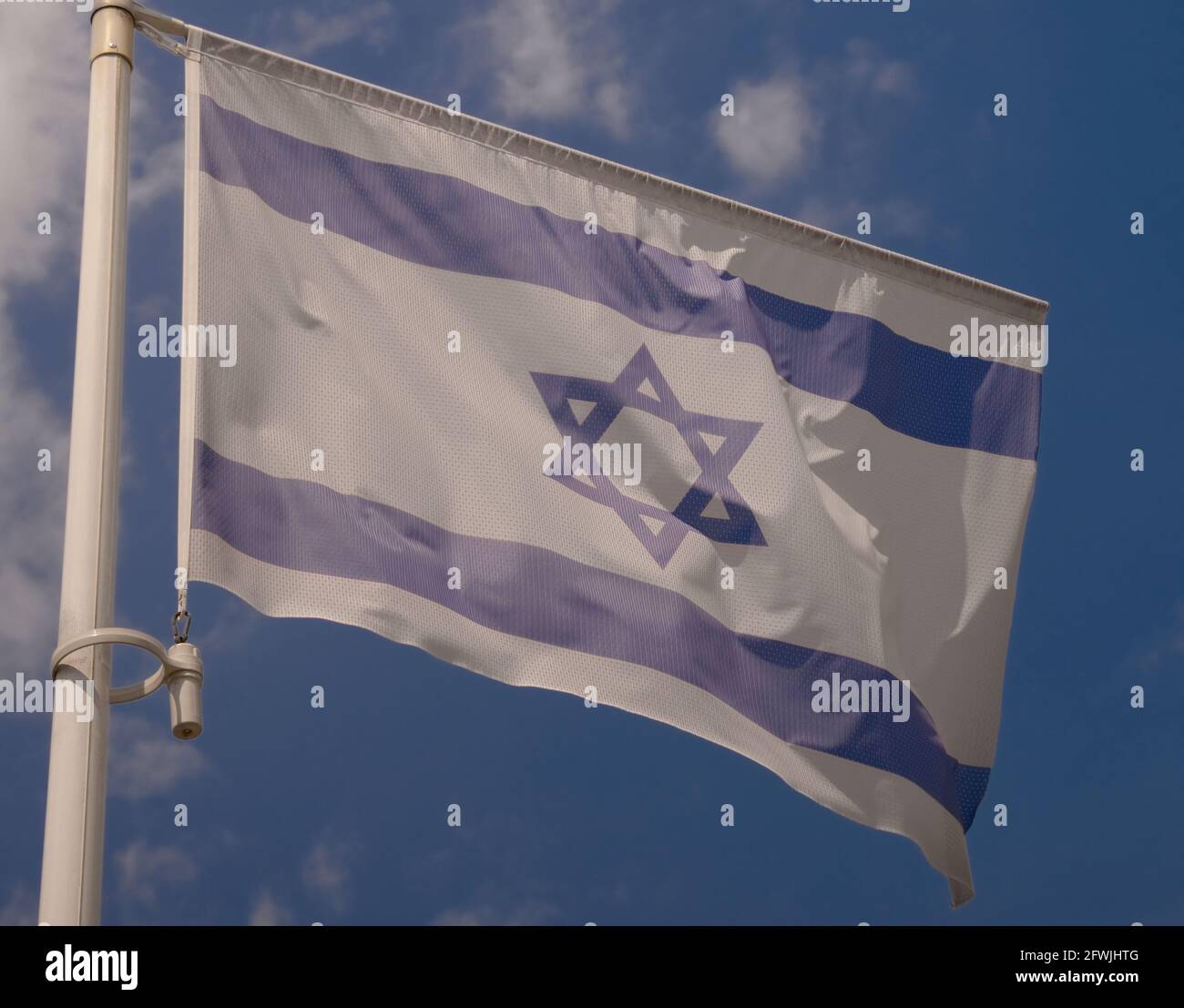 Vue à angle bas du drapeau national d'israël avec étoile de david ...