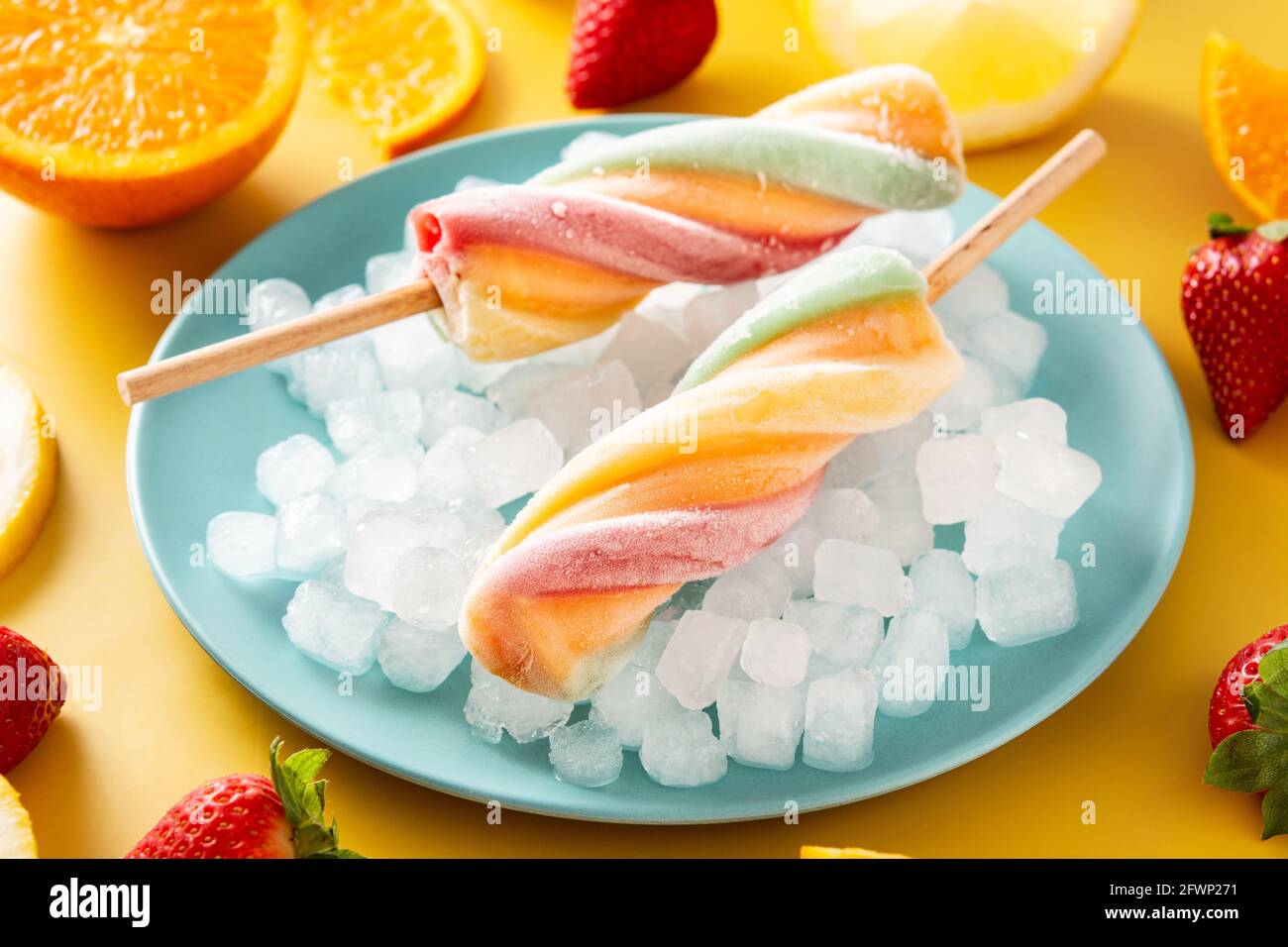 Popsicle aux fruits tropicaux Banque de photographies et d’images à ...