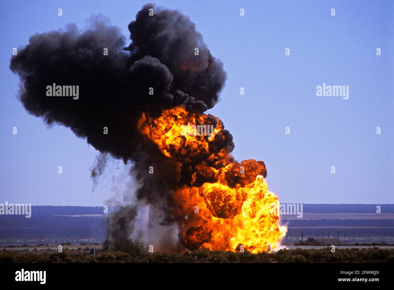 Une simulation d'explosion d'une bombe; un effet pyrotecnique lors d'un ...