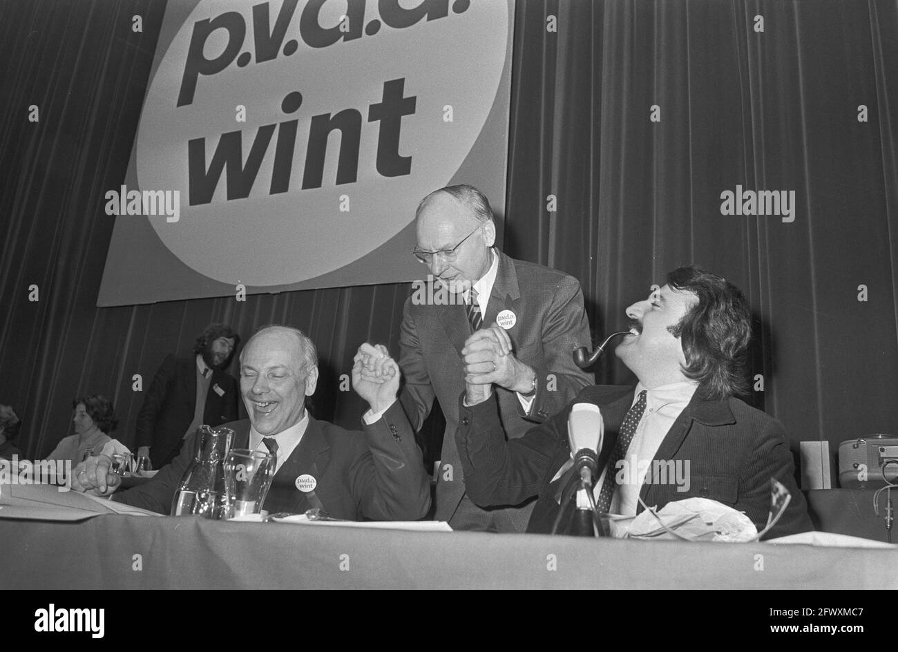 Vondeling serre la main Banque de photographies et d’images à haute ...