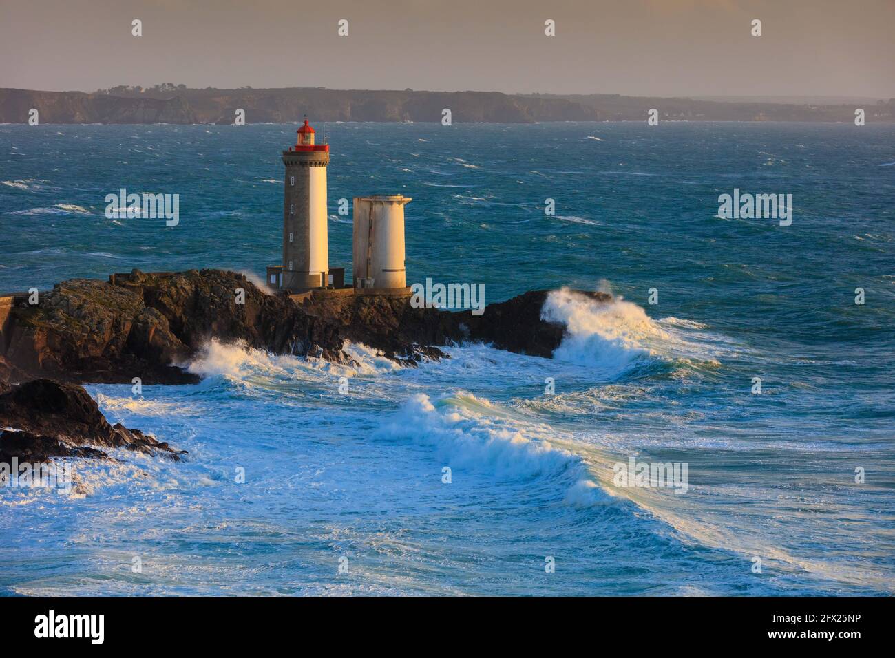Phare tempête océan Banque de photographies et d’images à haute ...