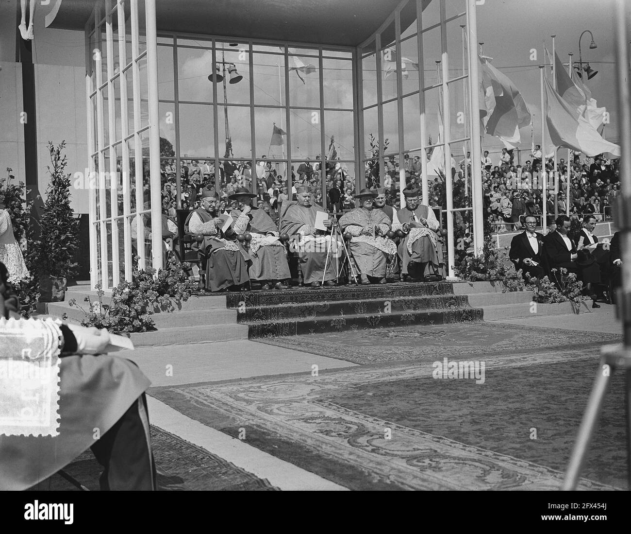 Dais cardinal Banque de photographies et d’images à haute résolution ...