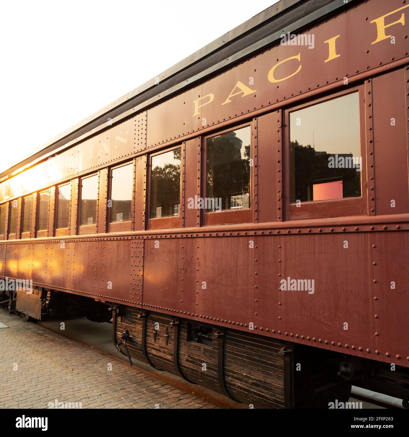 Transport ferroviaire dans la livrée du chemin de fer canadien ...