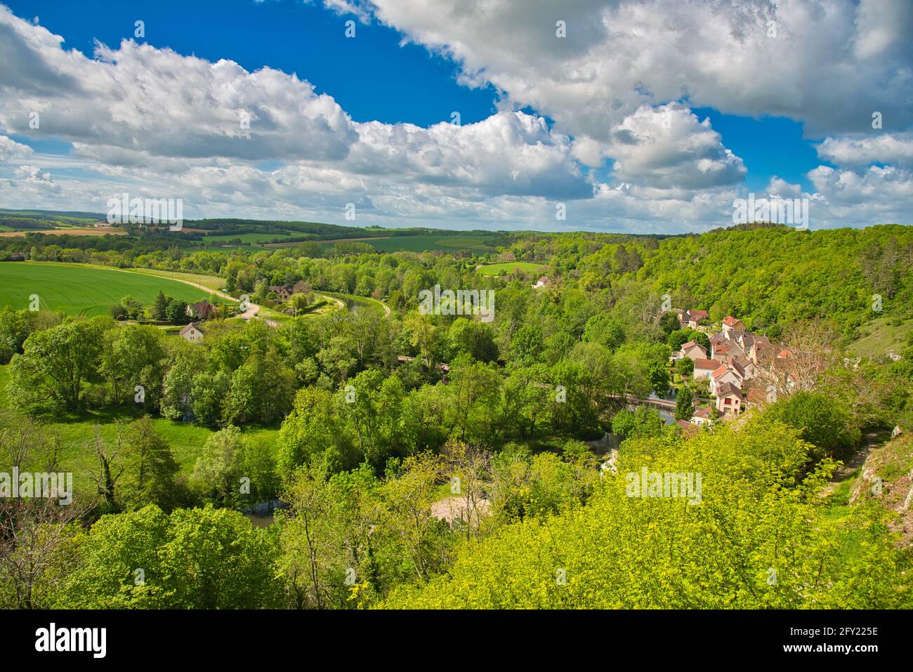 Mailly Le Chateau Banque d'image et photos - Alamy
