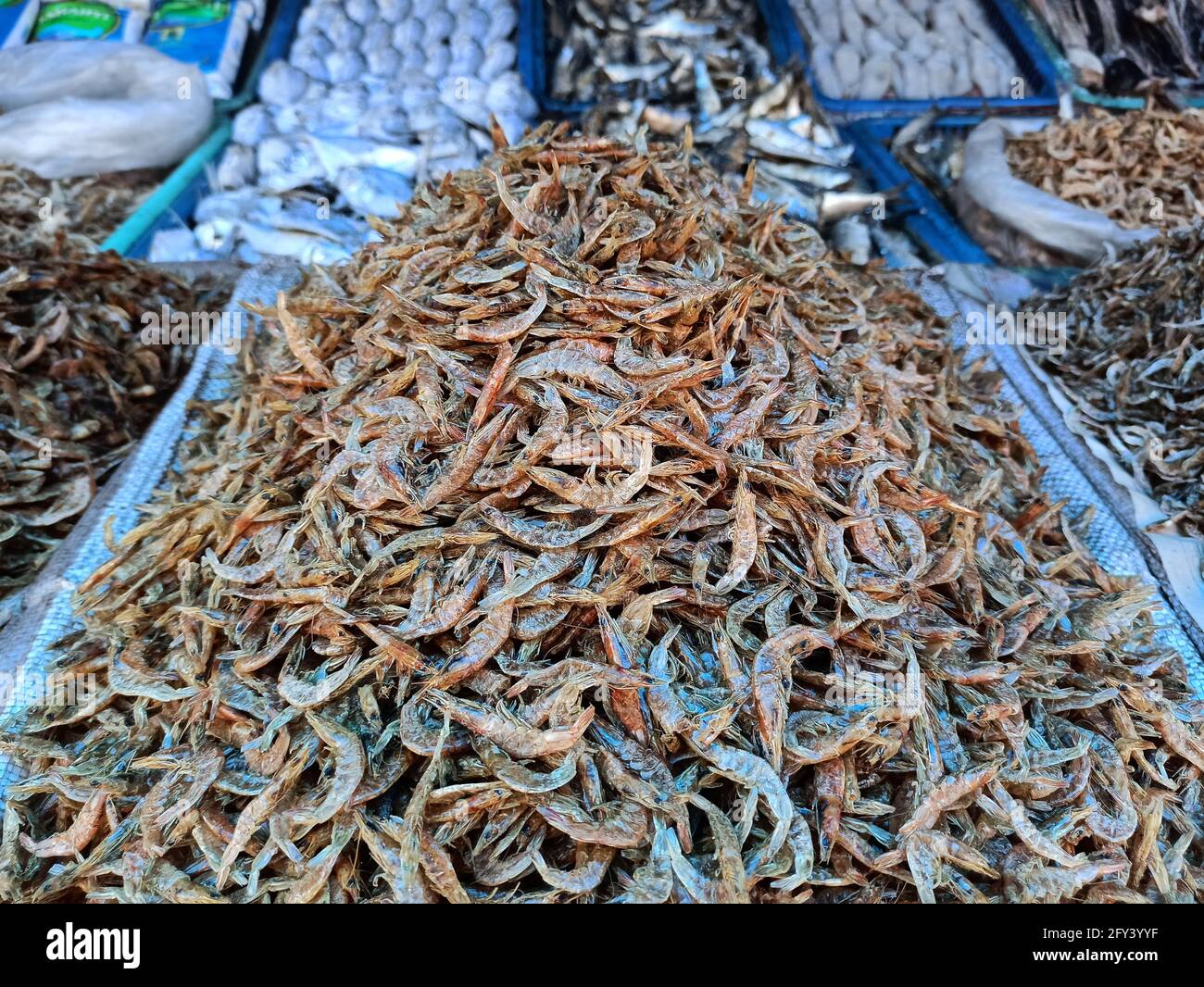 Poisson sec, crevettes séchées ou poisson kardi sec ou crevettes ...