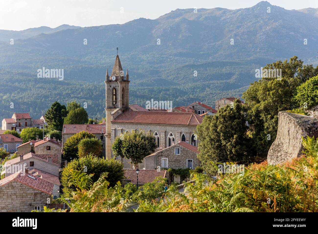 Zonza village Banque de photographies et d’images à haute résolution ...