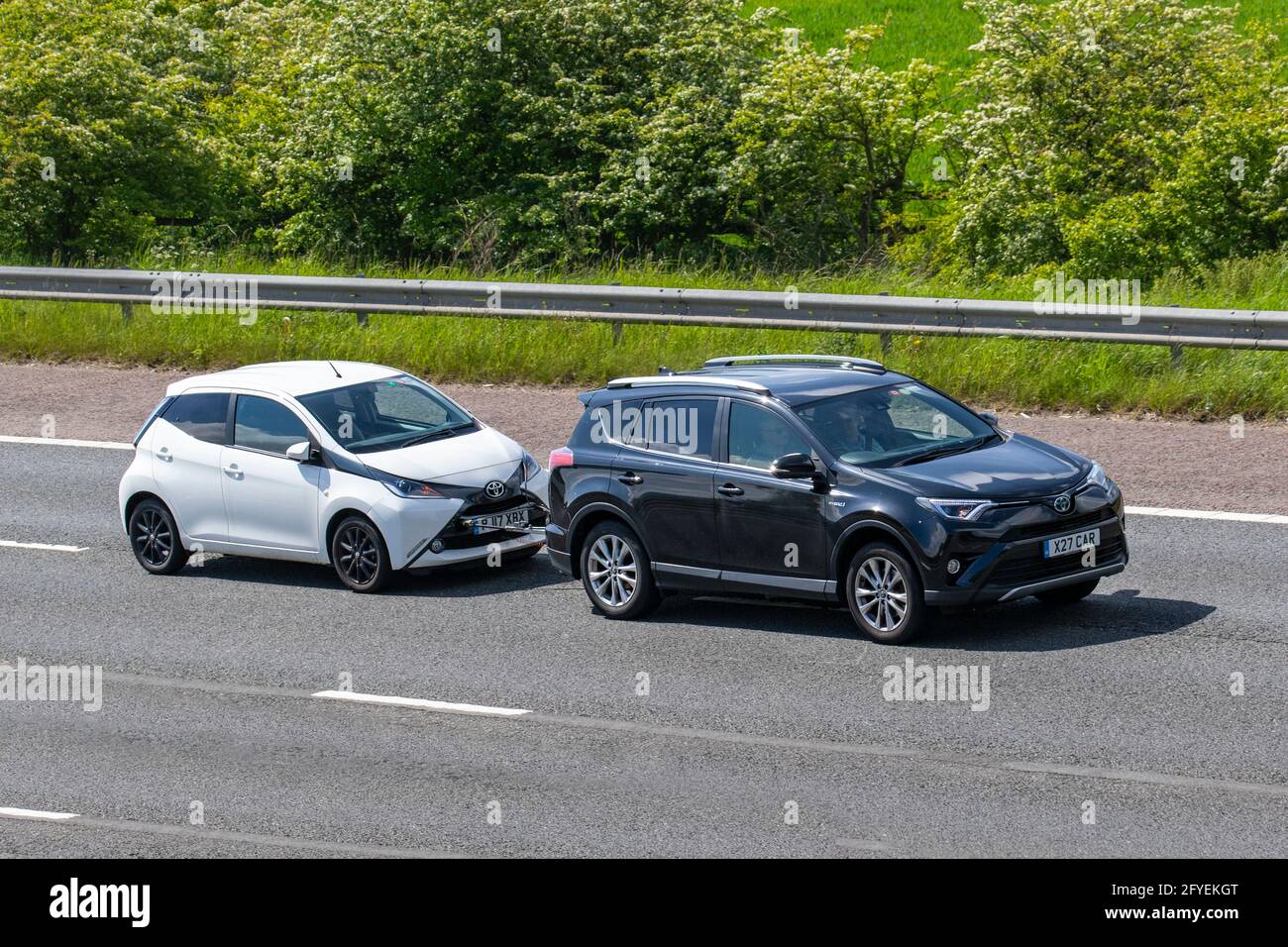 Toyota rav4 excel tss hev cvt Banque de photographies et d’images à ...