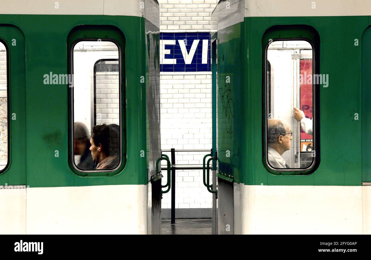 Station de métro belleville Banque de photographies et d’images à haute ...