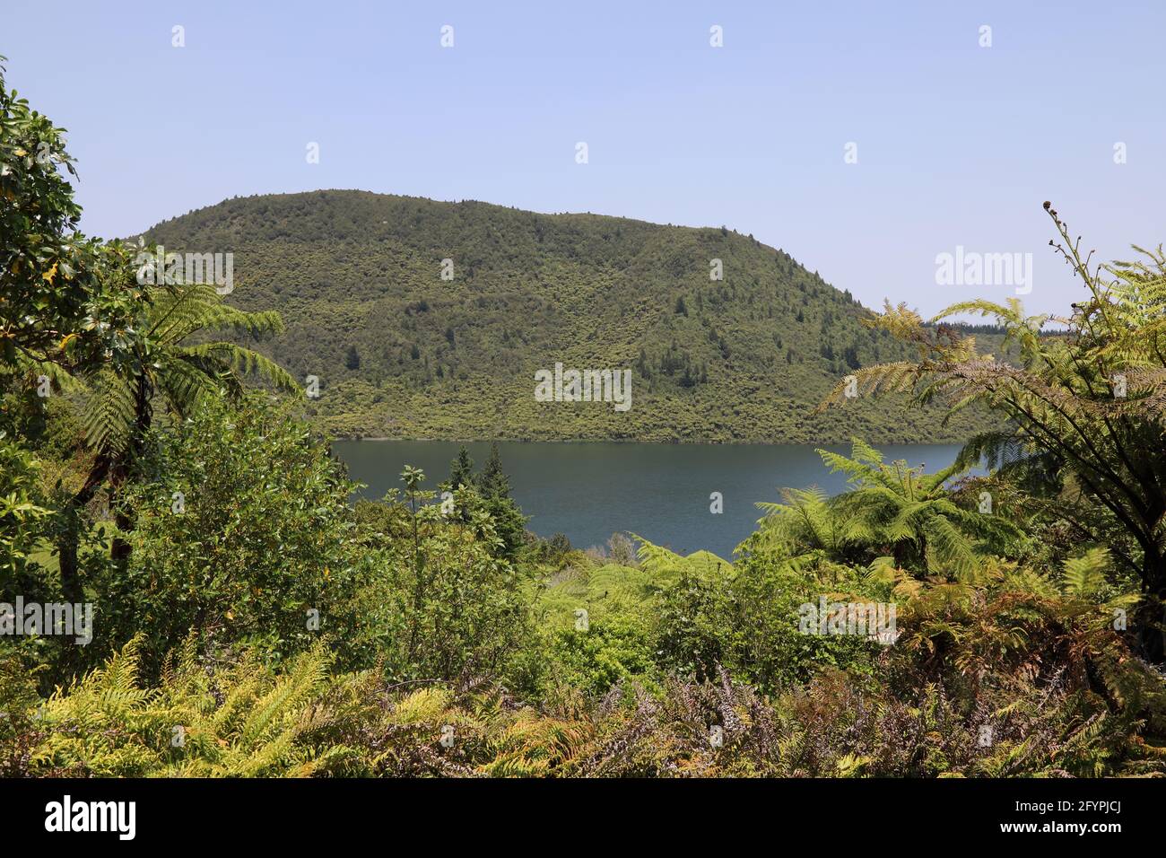 Lac rotokakahi Banque de photographies et d’images à haute résolution ...