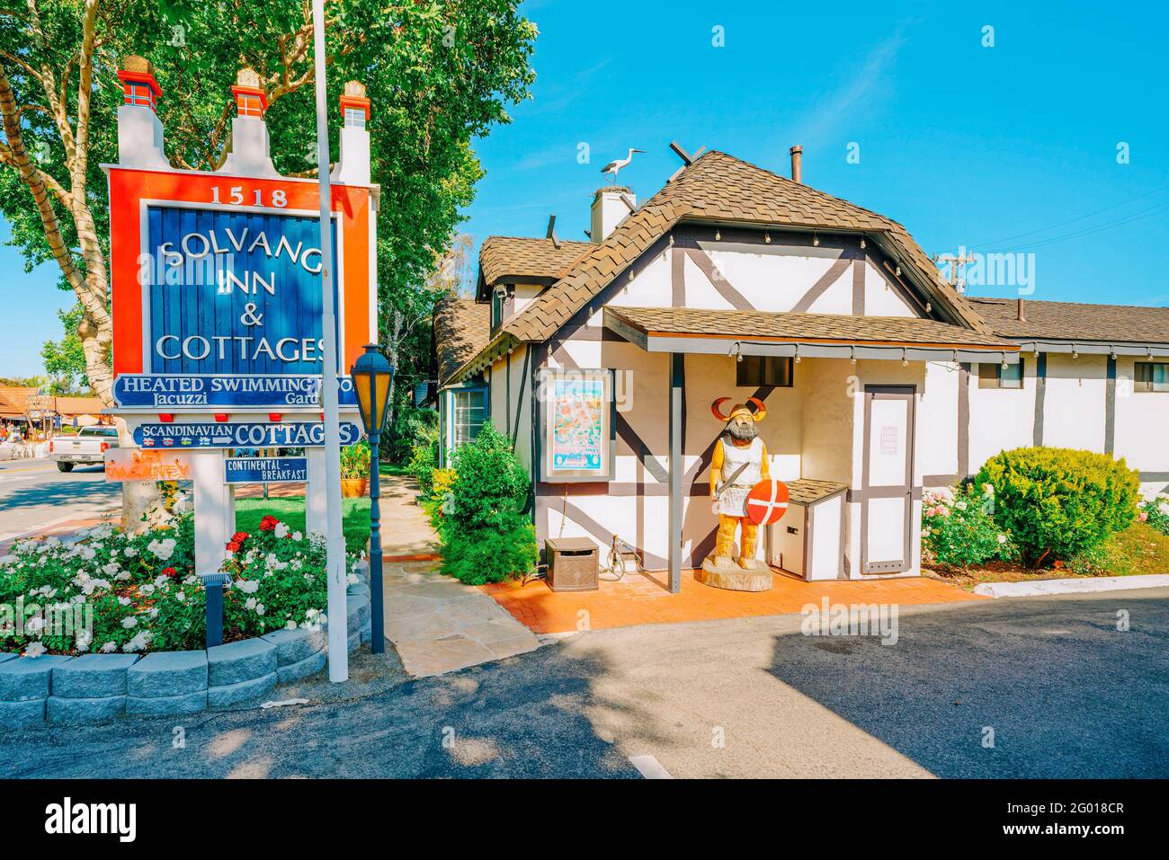 Auberge de solvang et cottages Banque de photographies et d’images à ...