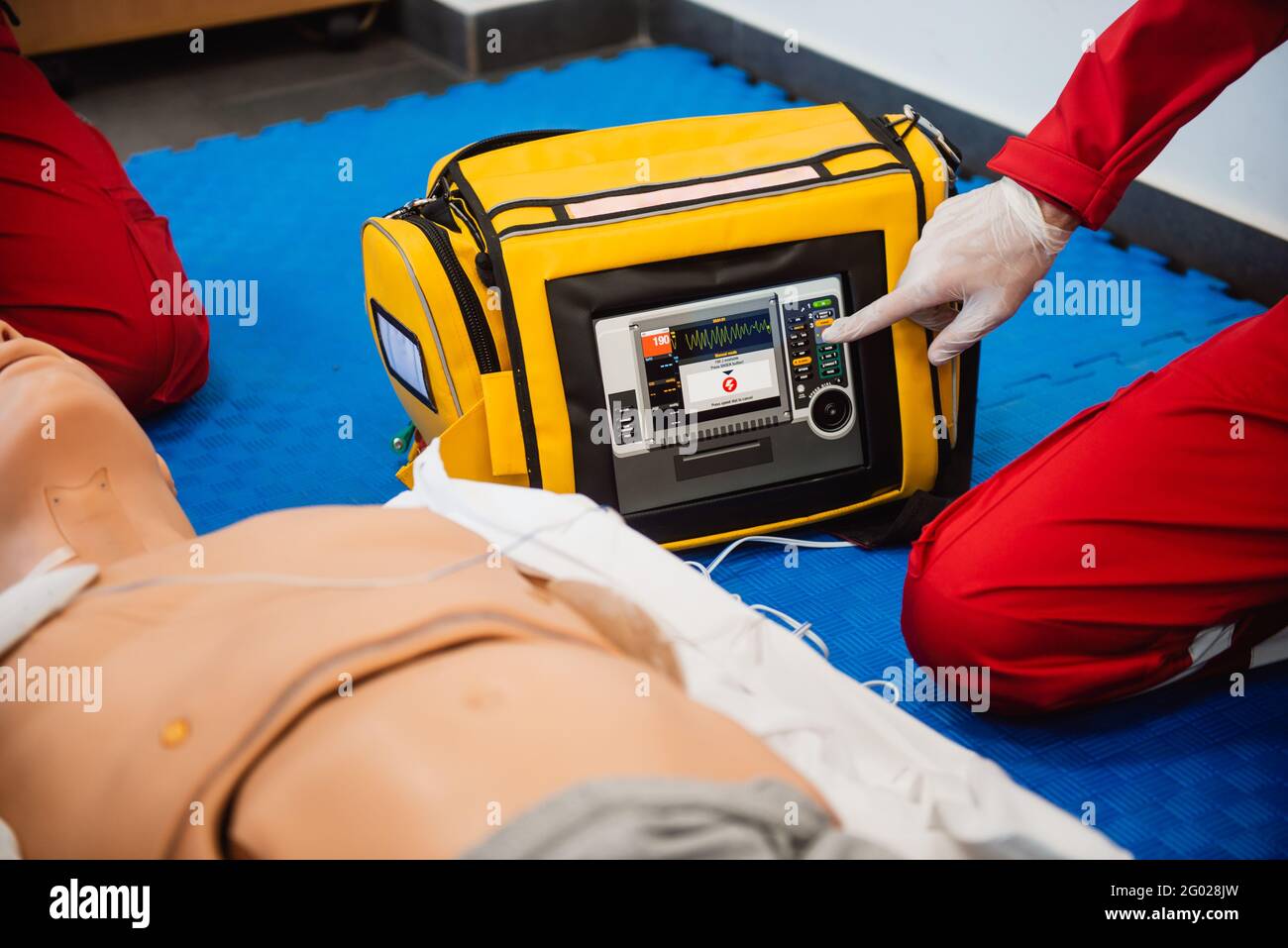 RCP et DAE. Formation défibrillateur automatisé externe pour les ...