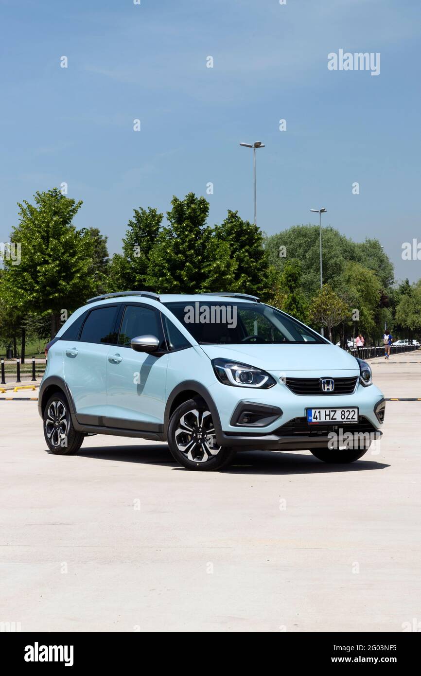 La Honda Jazz est une voiture sous-compacte à cinq portes, à moteur ...