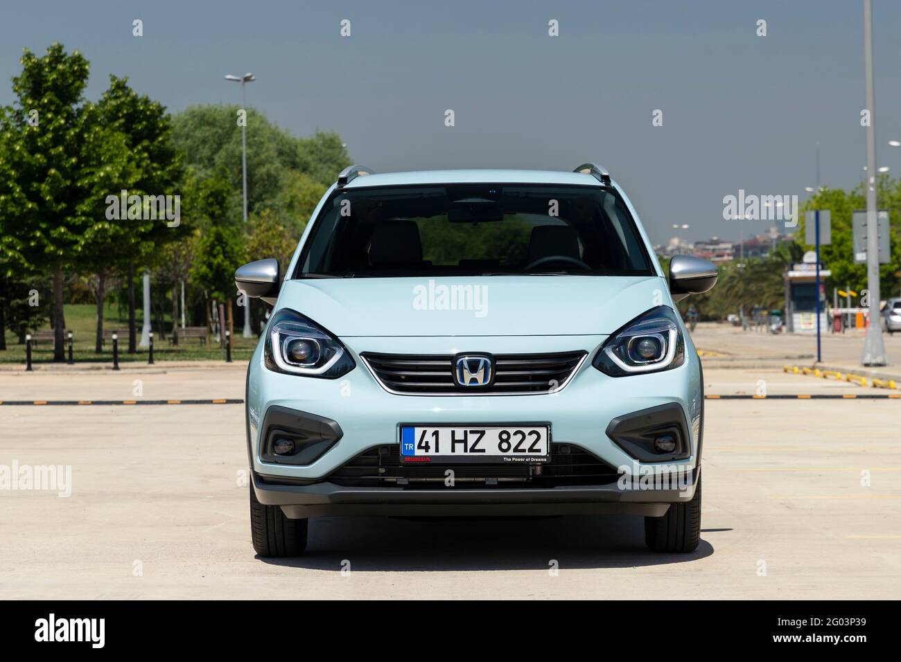 La Honda Jazz est une voiture sous-compacte à cinq portes, à moteur ...