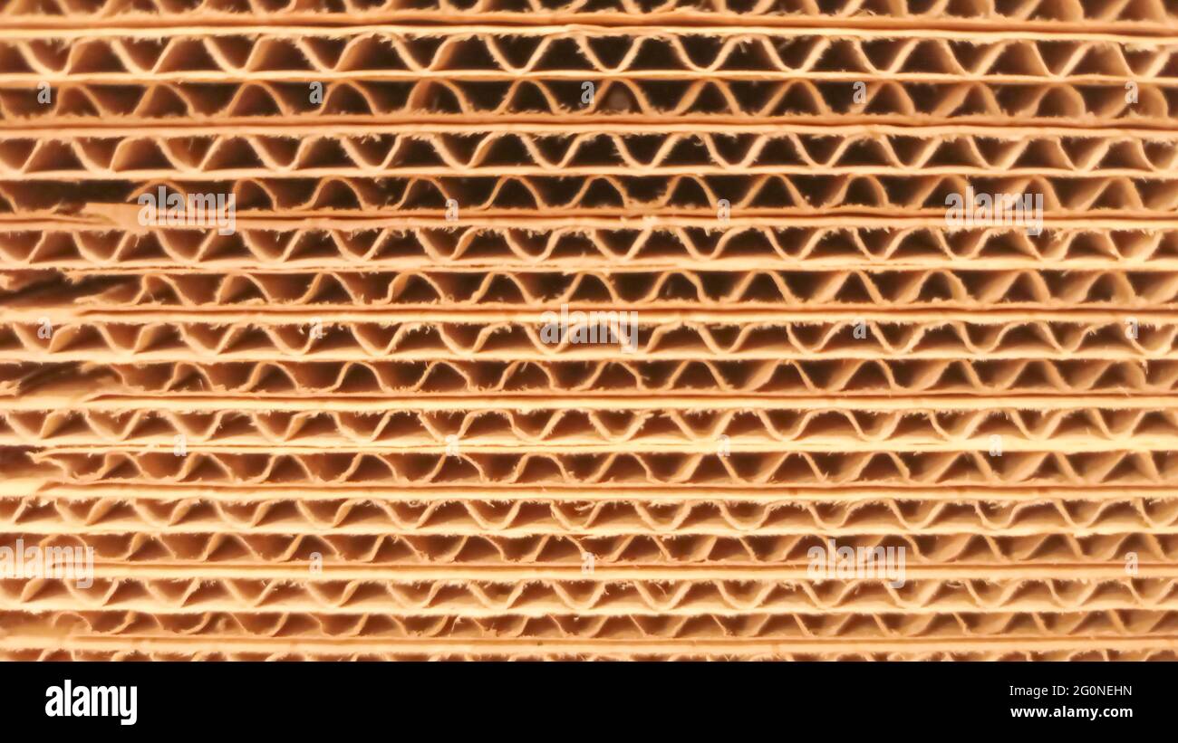 Feuilles de carton ondulé empilées Photo Stock - Alamy