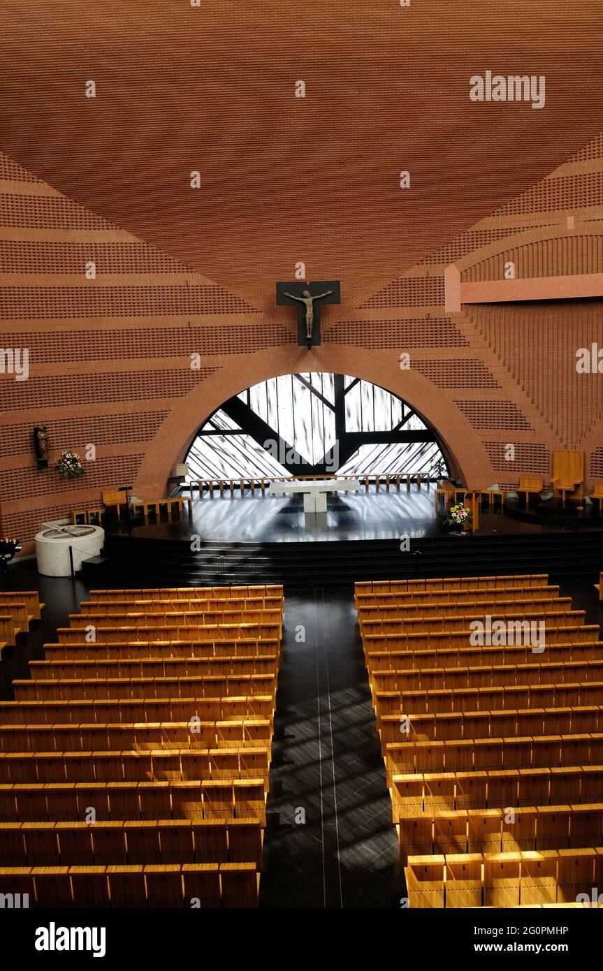 France essonne evry evry cathedral Banque de photographies et d’images ...