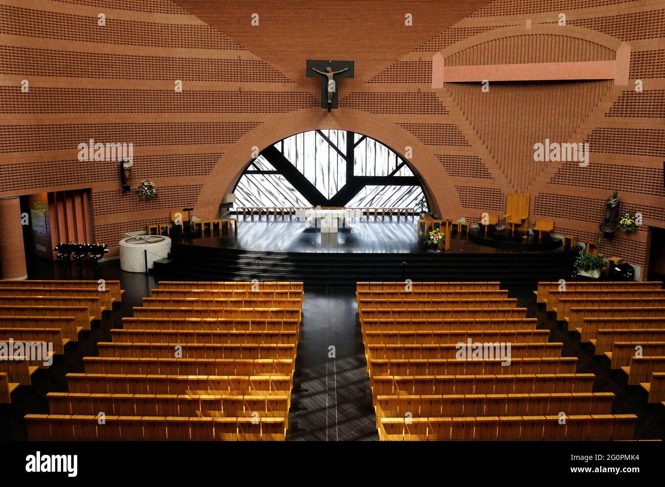 France essonne evry evry cathedral Banque de photographies et d’images ...