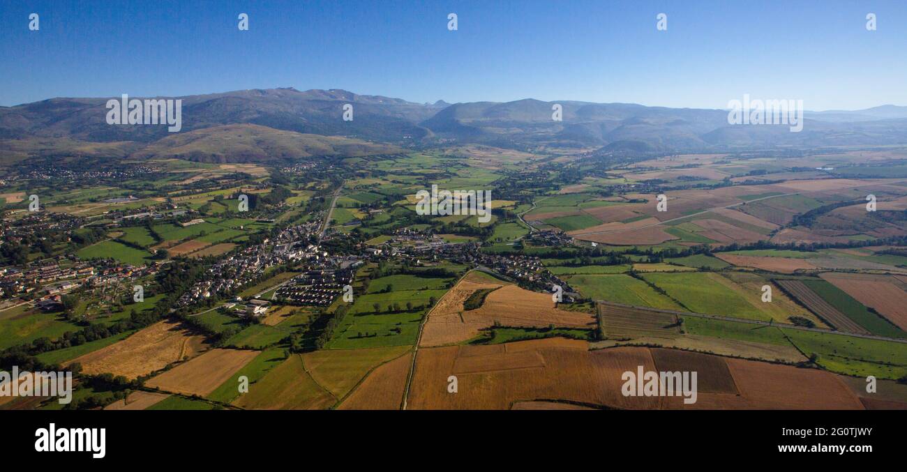 Bourg madame aérienne Banque de photographies et d’images à haute ...