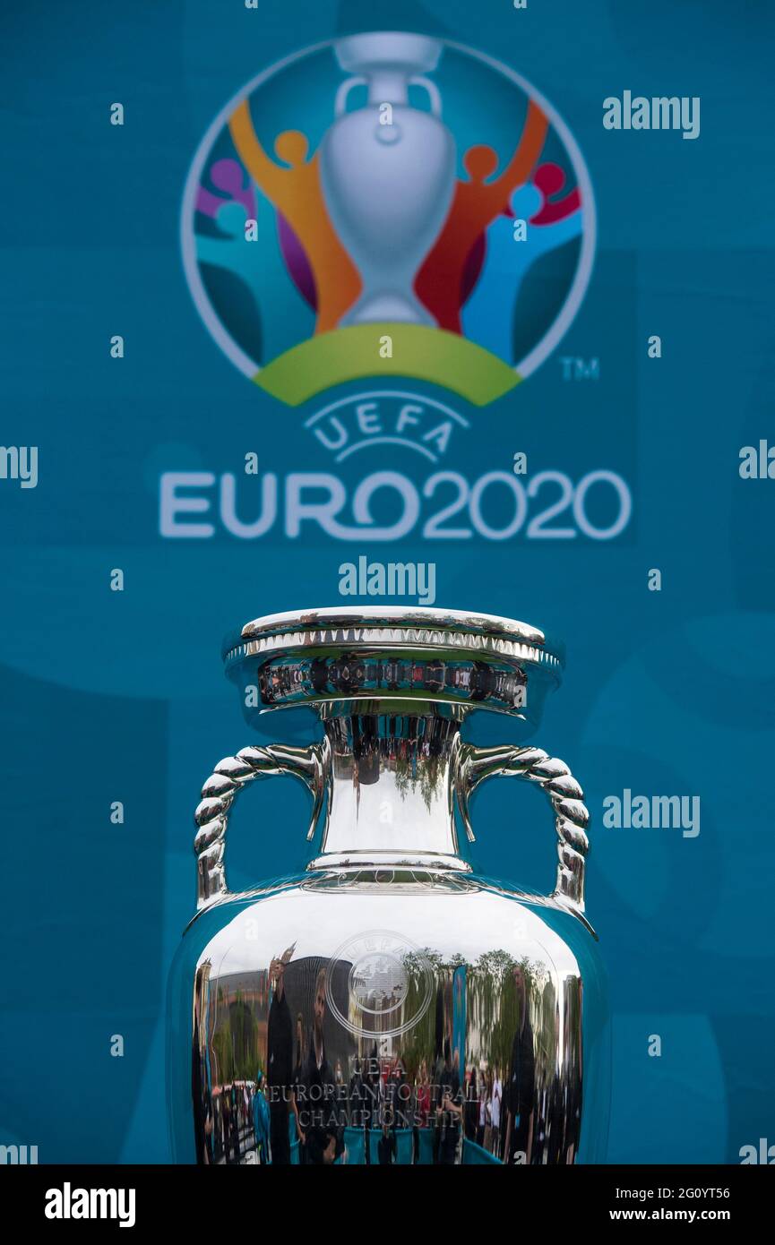 Uefa henri delaunay trophy Banque de photographies et d’images à haute ...