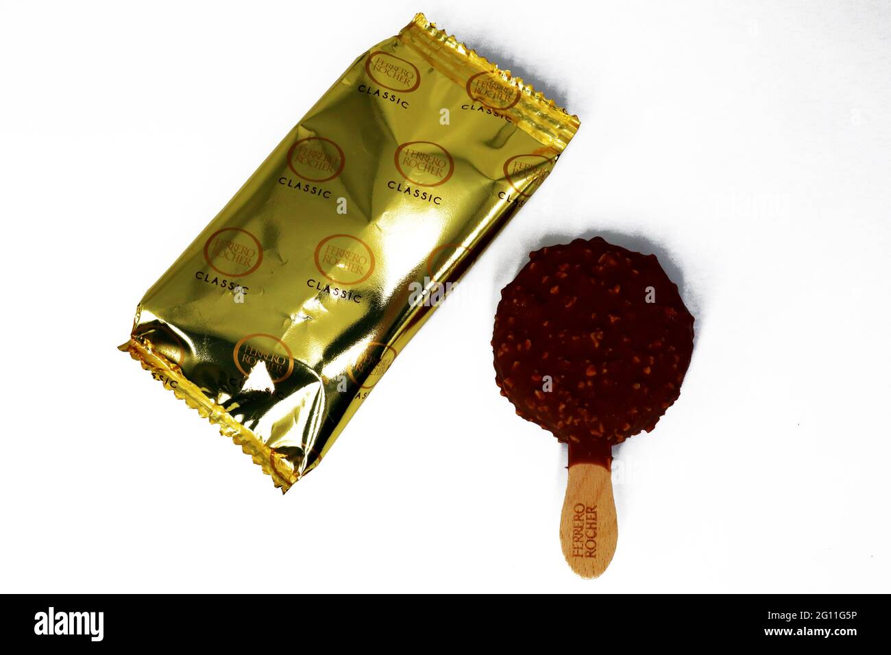 CRÈME glacée FERRERO ROCHER. Ferrero Rocher est une marque italienne de ...