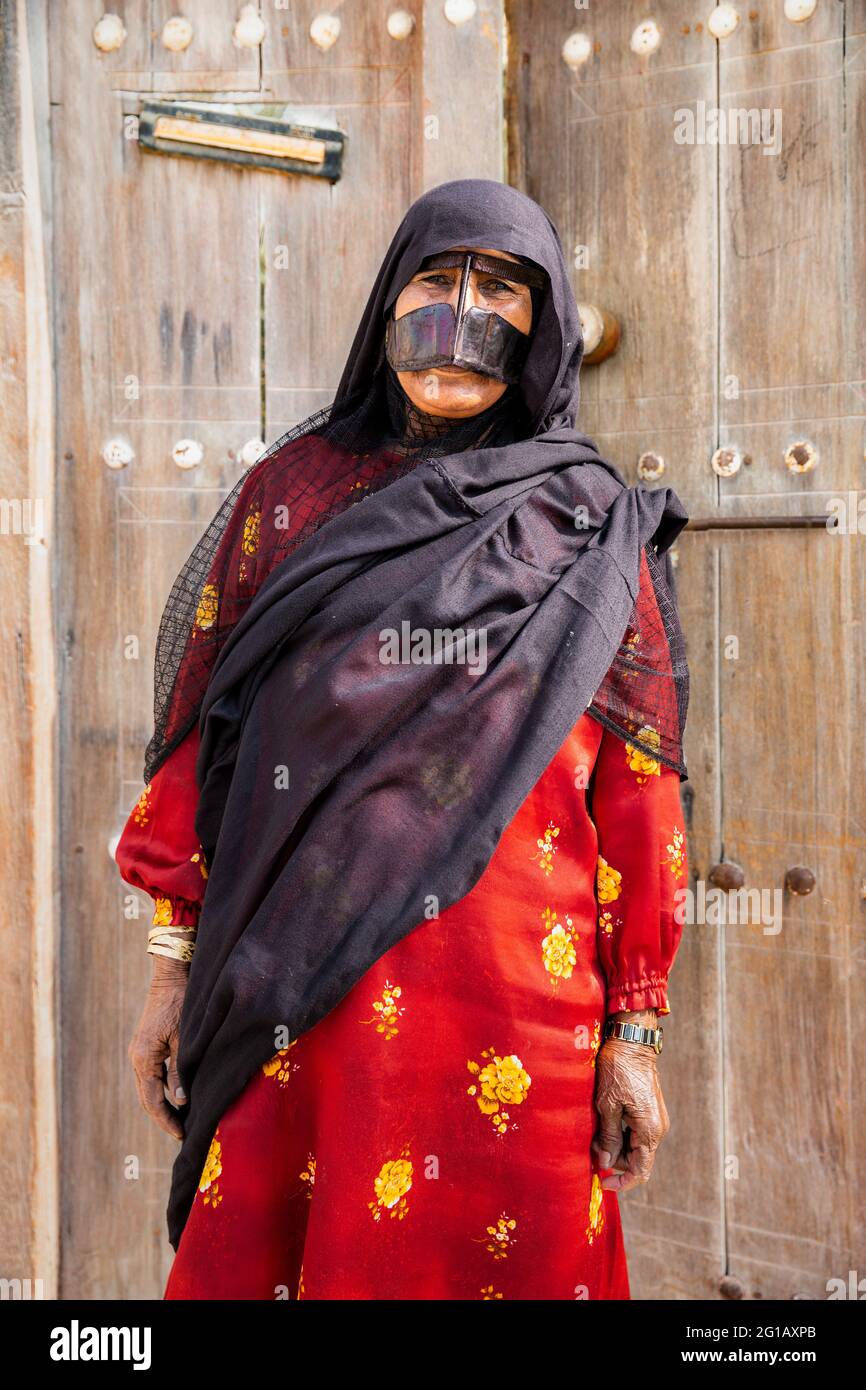 Bandari women wearing mask burqa Banque de photographies et d’images à ...