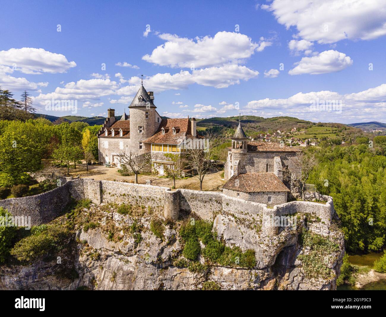 France, Lot, Vallée de la Dordogne, Lacave, Château de Belcastel (vue ...