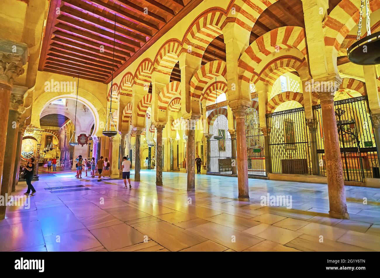 CORDOBA, ESPAGNE - 30 SEPTEMBRE 2019: L'intérieur existant de Mezquita ...