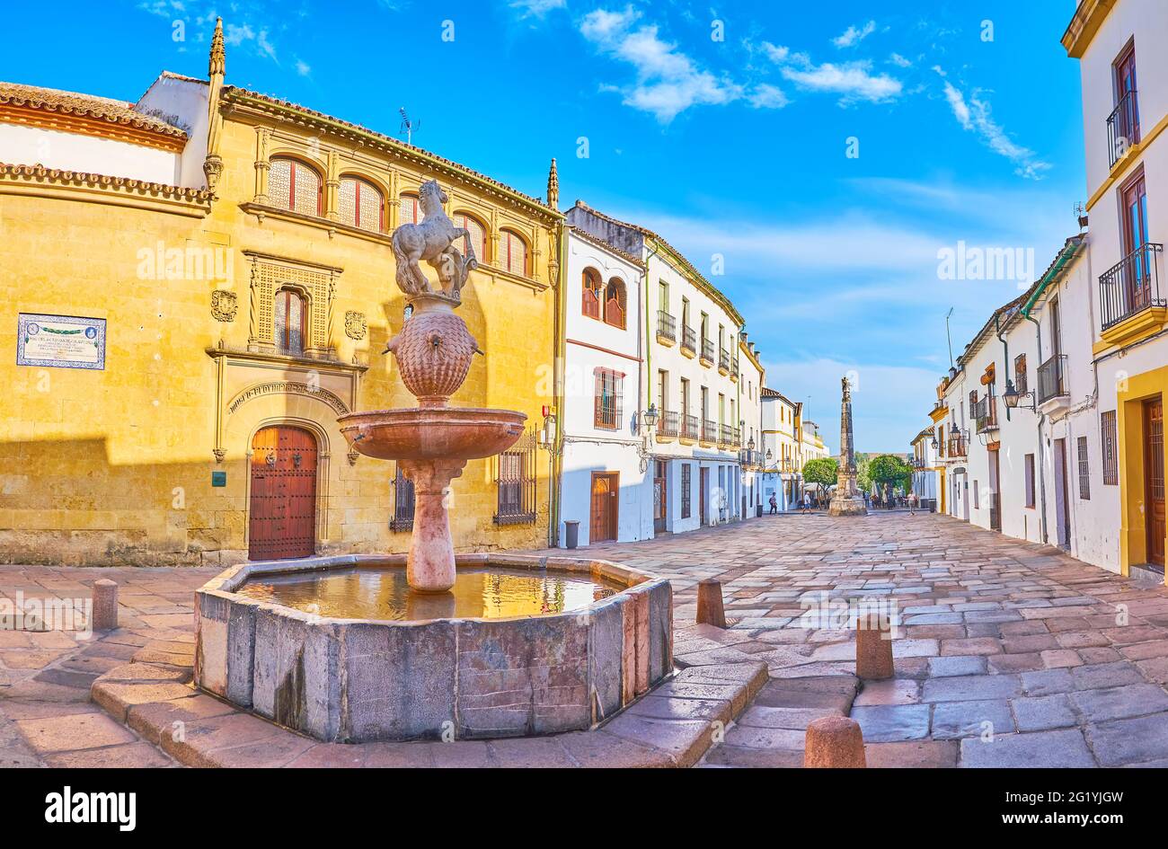 La place médiévale de Potro avec la fontaine de Potro, décorée de ...