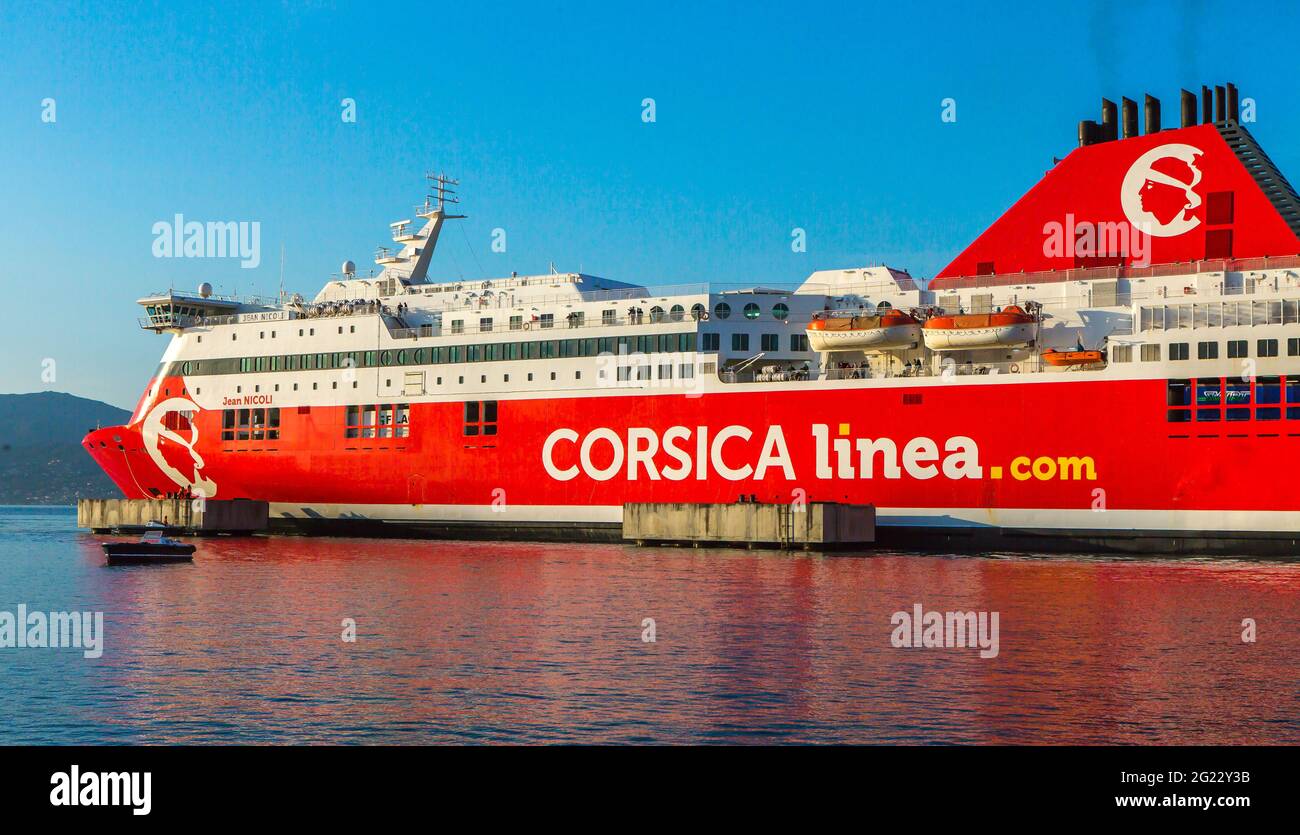 FRANCE. CORSE-DU SUD (2A) FERRY LINEA CORSE ARRIVÉE AU PORT Photo Stock ...