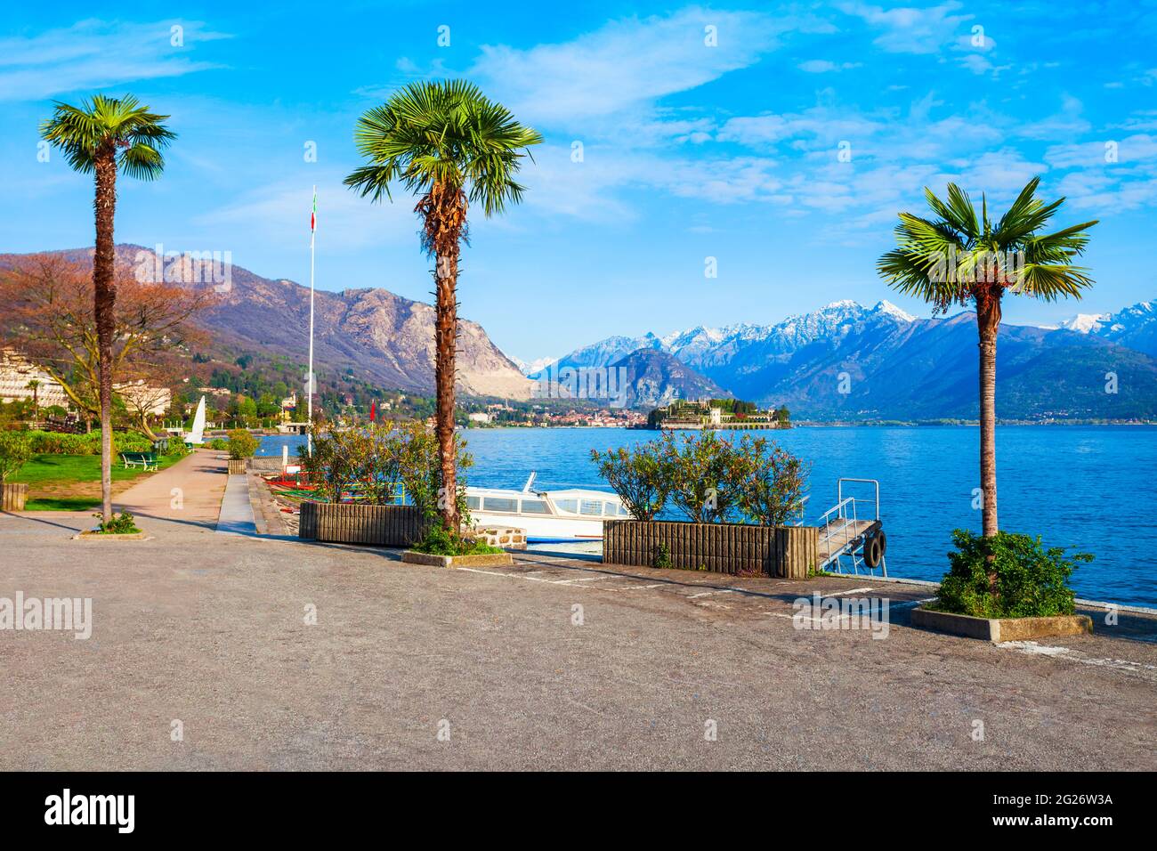 Front de mer dans la ville de Stresa, situé sur la côte du Lac Majeur ...