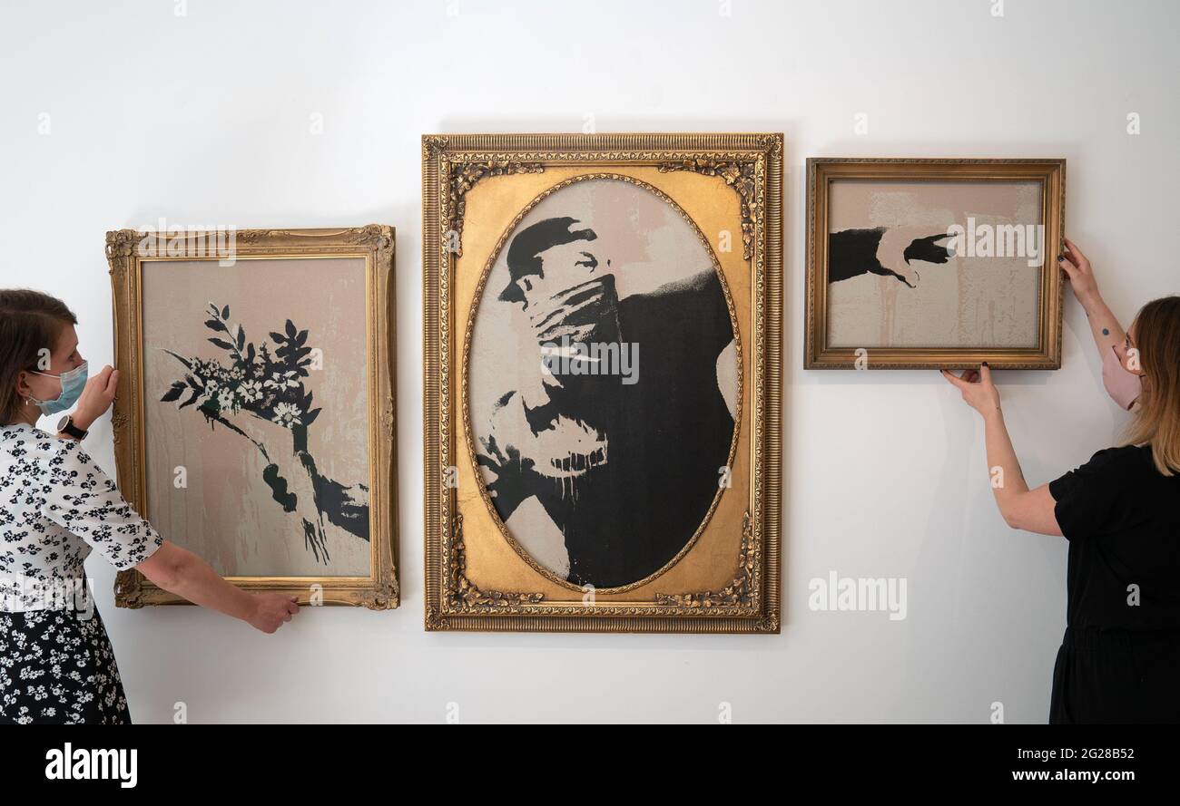 Banksy flower thrower Banque de photographies et d’images à haute ...