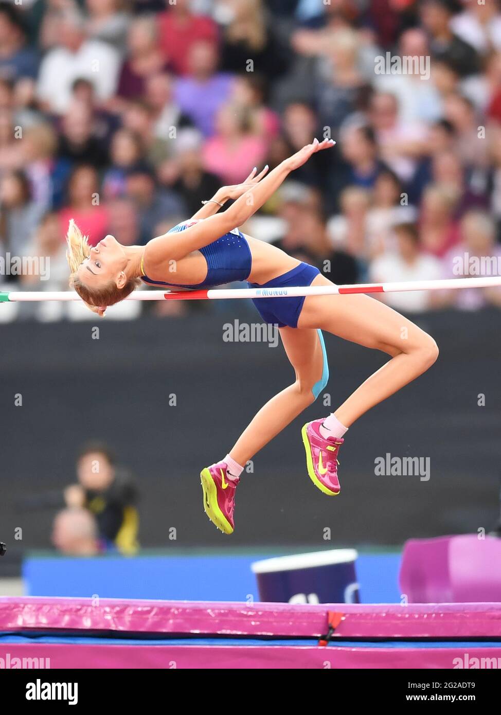 Yuliya levchenko saut en hauteur Banque de photographies et d’images à ...