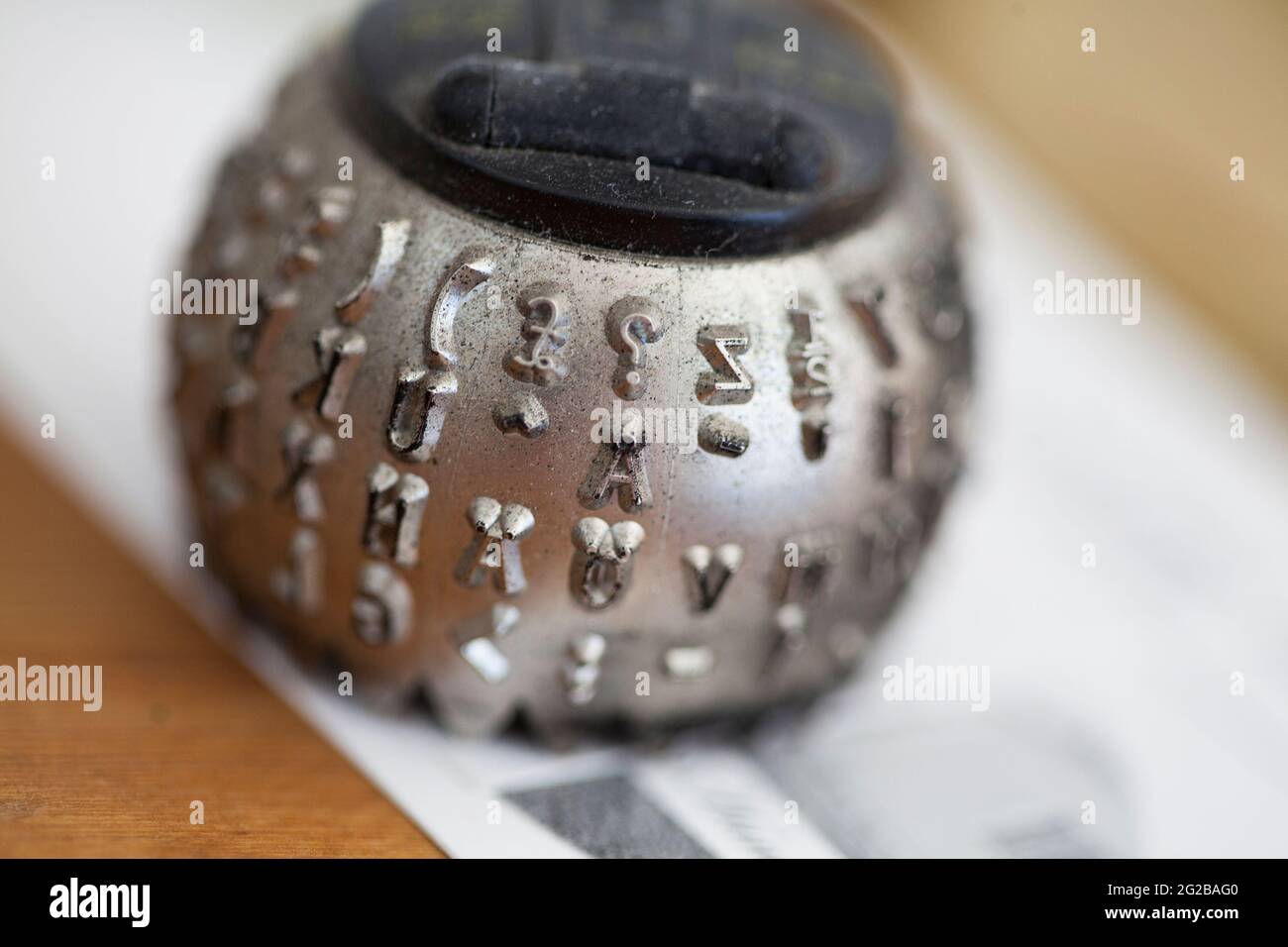 BOULE DE MACHINE À ÉCRIRE avec police Photo Stock - Alamy