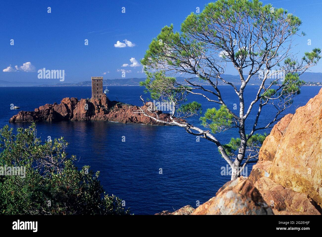 FRANCE. VAR (83) L'ILE D'OR (GOLDEN ISLAND) ET LE CAP DE DRAMONT Photo ...