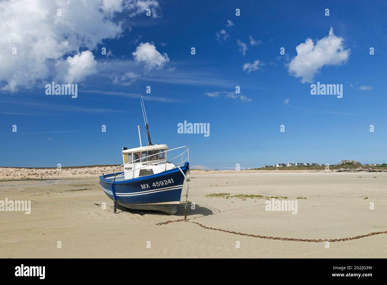 Bateau sur la plage de kernic Banque de photographies et d’images à ...
